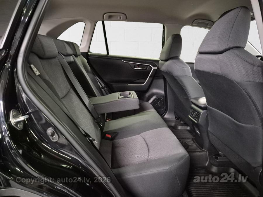 Melns Toyota RAV4 2023 Tallina, ar dzinēja tilpumu 2.00 L un nobraukumu 25 tūkst. km par 30990 €, foto 8 vietnē AUTOMOTO.COM.LV