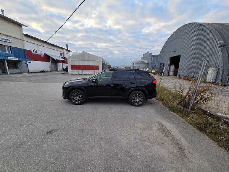 Melns Toyota RAV4 2023 Tartu, ar dzinēja tilpumu 2.00 L un nobraukumu 32 tūkst. km par 31000 €, foto 1 vietnē AUTOMOTO.COM.LV