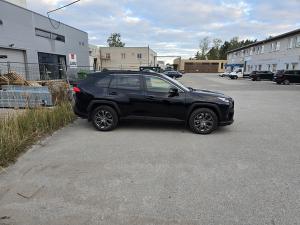 Melns Toyota RAV4 2023 Tartu, ar dzinēja tilpumu 2.00 L un nobraukumu 32 tūkst. km par 31000 €, foto 3 vietnē AUTOMOTO.COM.LV