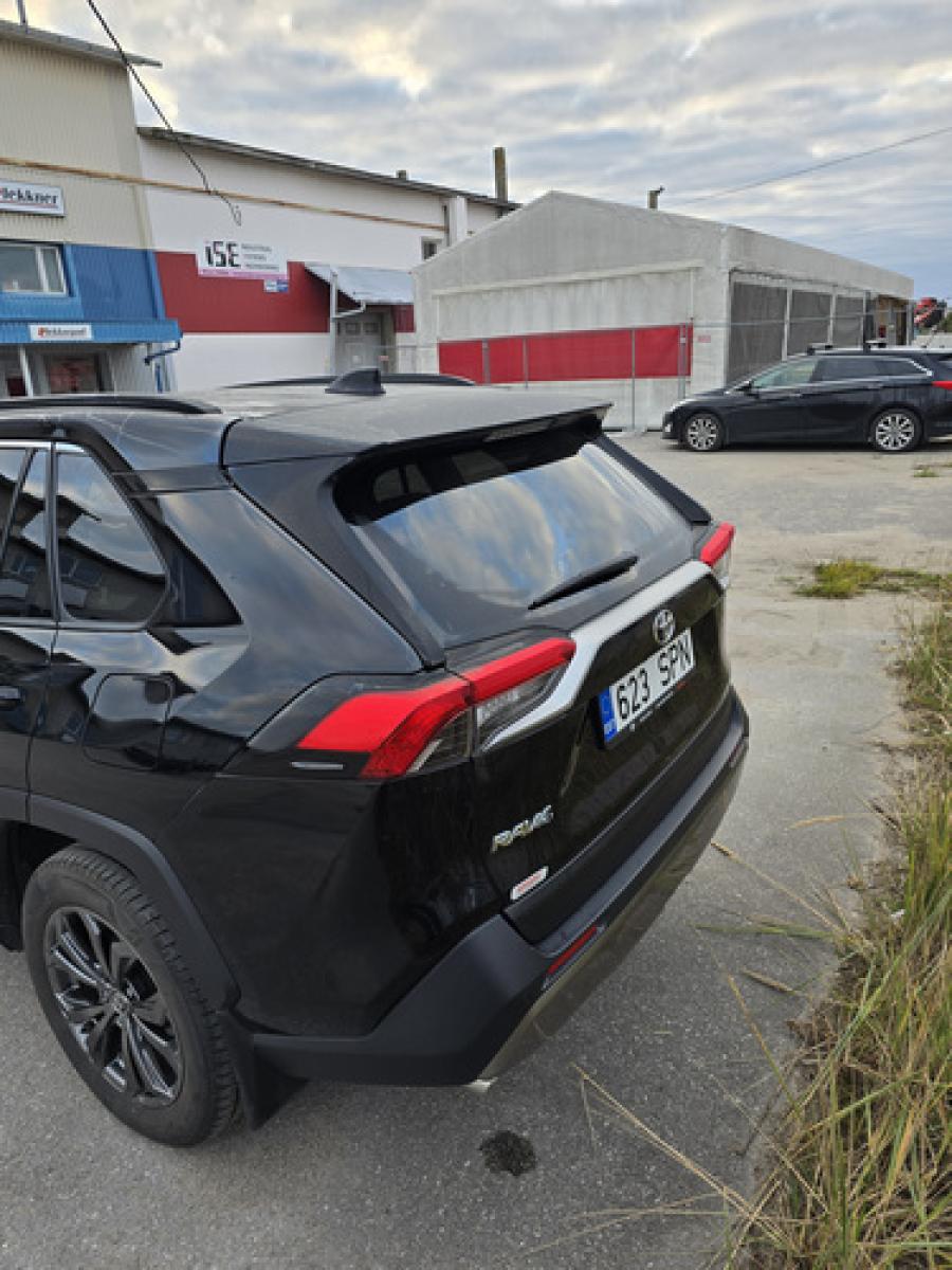 Melns Toyota RAV4 2023 Tartu, ar dzinēja tilpumu 2.00 L un nobraukumu 32 tūkst. km par 31000 €, foto 7 vietnē AUTOMOTO.COM.LV