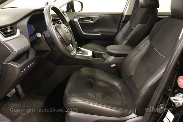 Melns Toyota RAV4 2024 Tallina, ar dzinēja tilpumu 1.99 L un nobraukumu 28 tūkst. km par 36900 €, foto 11 vietnē AUTOMOTO.COM.LV