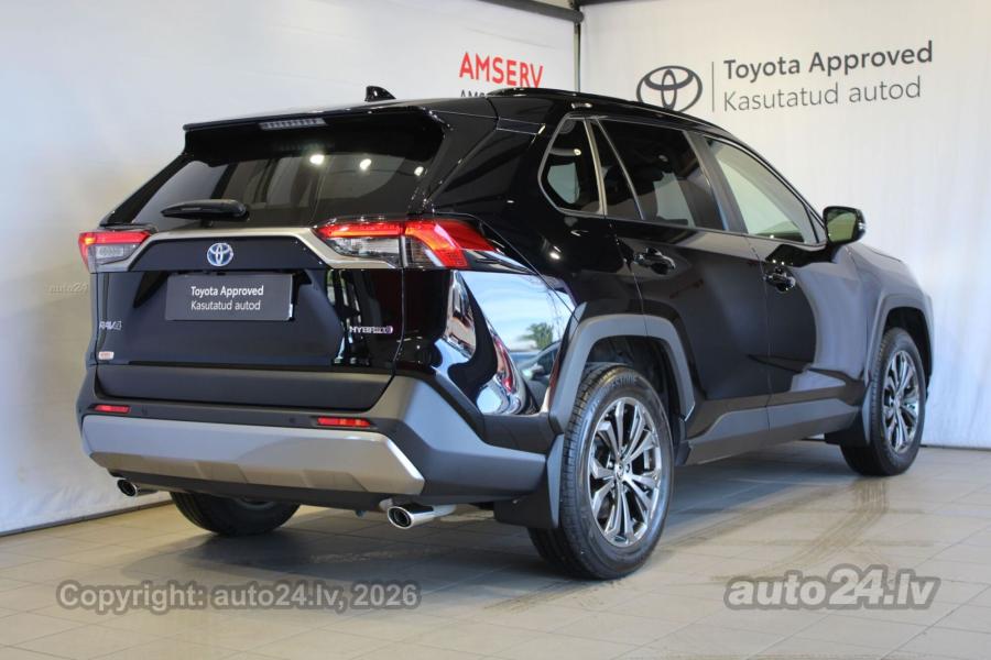 Melns Toyota RAV4 2024 Tallina, ar dzinēja tilpumu 2.50 L un nobraukumu 34 tūkst. km par 35990 €, foto 3 vietnē AUTOMOTO.COM.LV