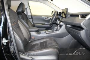 Melns Toyota RAV4 2024 Tallina, ar dzinēja tilpumu 2.50 L un nobraukumu 34 tūkst. km par 35990 €, foto 7 vietnē AUTOMOTO.COM.LV
