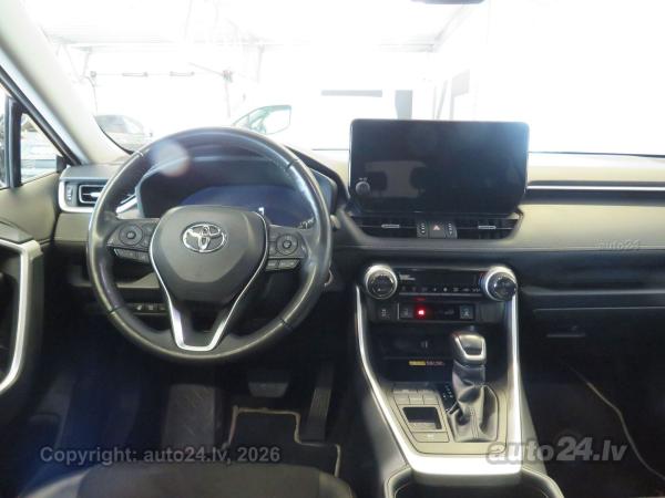 Melns Toyota RAV4 2024 Tallina, ar dzinēja tilpumu 2.49 L un nobraukumu 68 tūkst. km par 36990 €, foto 5 vietnē AUTOMOTO.COM.LV