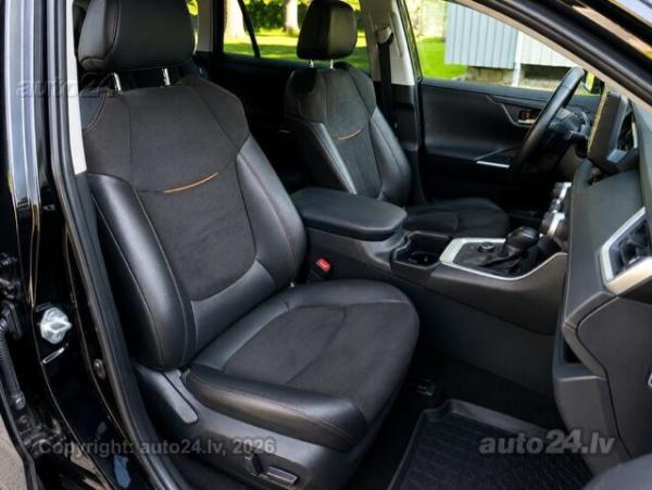 Black Toyota RAV4 2024 in Tallinn, with an engine capacity of 2.50 L and mileage of 41 thousand km for 38000 €, photo 2 on AUTOMOTO.COM.LV