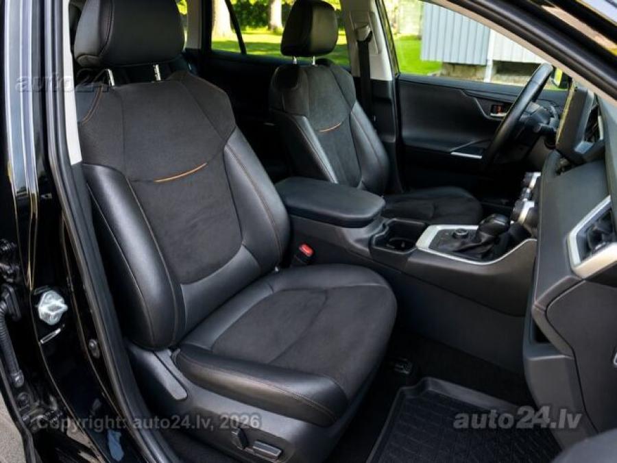 Melns Toyota RAV4 2024 Tallina, ar dzinēja tilpumu 2.50 L un nobraukumu 41 tūkst. km par 38000 €, foto 3 vietnē AUTOMOTO.COM.LV