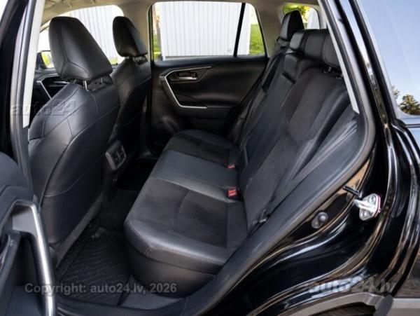 Black Toyota RAV4 2024 in Tallinn, with an engine capacity of 2.50 L and mileage of 41 thousand km for 38000 €, photo 3 on AUTOMOTO.COM.LV