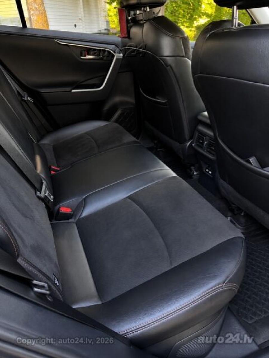 Melns Toyota RAV4 2024 Tallina, ar dzinēja tilpumu 2.50 L un nobraukumu 41 tūkst. km par 38000 €, foto 5 vietnē AUTOMOTO.COM.LV