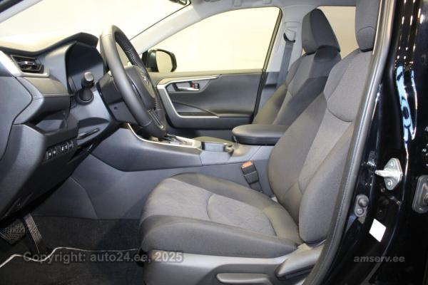 Melns Toyota RAV4 2025 Tallina, ar dzinēja tilpumu 2.50 L un nobraukumu 9 tūkst. km par 39890 €, foto 11 vietnē AUTOMOTO.COM.LV