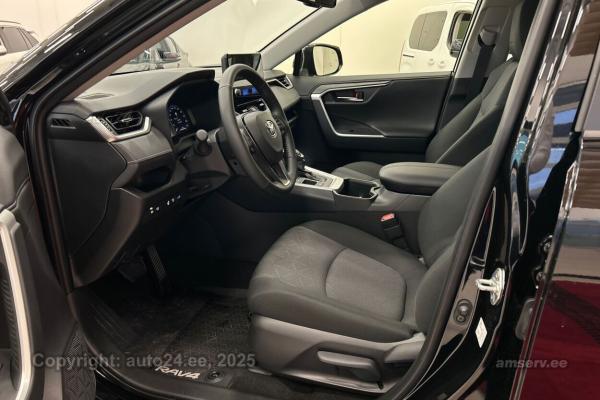 Black Toyota RAV4 2025 in Parnu, with an engine capacity of 2.50 L and mileage of 10 thousand km for 39990 €, photo 11 on AUTOMOTO.COM.LV