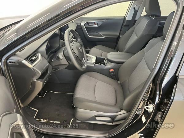 Melns Toyota RAV4 2025 Rakvere, ar dzinēja tilpumu 2.49 L un nobraukumu 13 tūkst. km par 39990 €, foto 11 vietnē AUTOMOTO.COM.LV