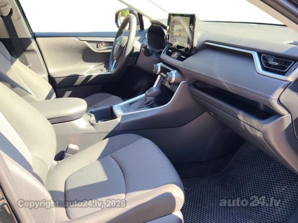 Black Toyota RAV4 2025 in Tallinn, with an engine capacity of 2.49 L and mileage of 24 thousand km for 37995 €, photo 6 on AUTOMOTO.COM.LV