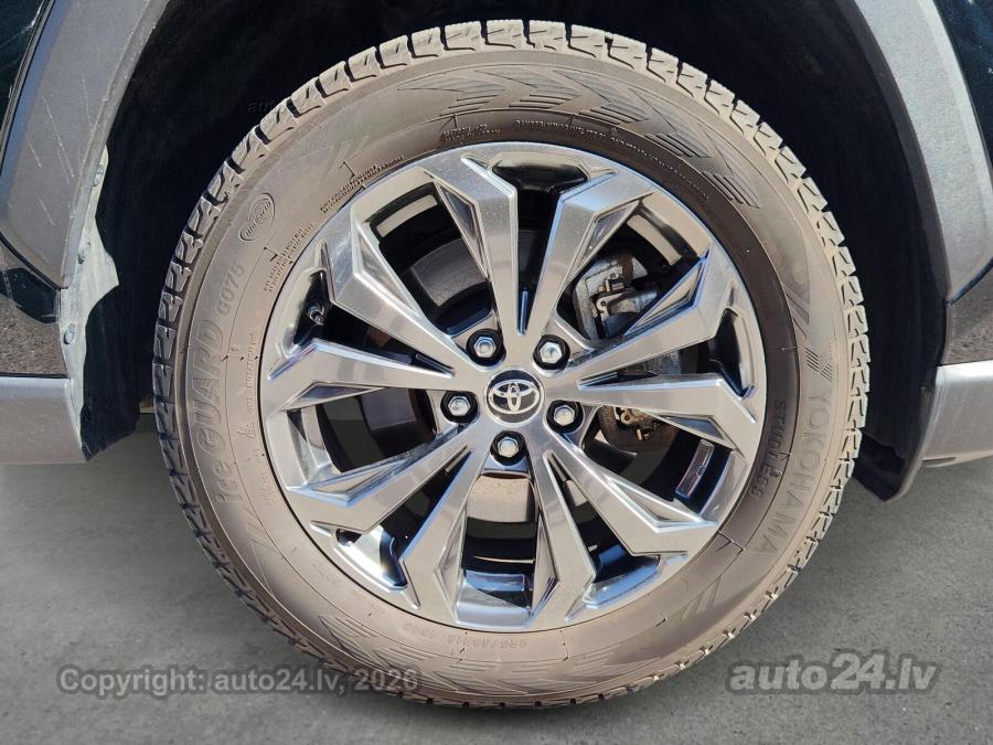 Melns Toyota RAV4 2025 Tallina, ar dzinēja tilpumu 2.49 L un nobraukumu 24 tūkst. km par 37995 €, foto 16 vietnē AUTOMOTO.COM.LV