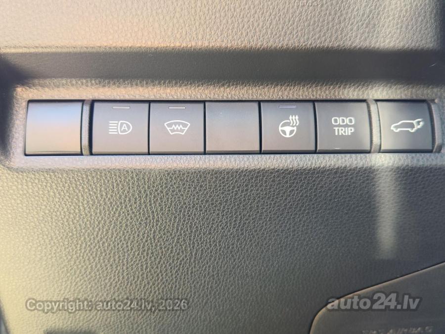 Melns Toyota RAV4 2025 Tallina, ar dzinēja tilpumu 2.49 L un nobraukumu 24 tūkst. km par 37995 €, foto 21 vietnē AUTOMOTO.COM.LV