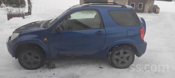 Zils Toyota RAV4 2001 Valmiera, ar dzinēja tilpumu 2.00 L un nobraukumu 300 tūkst. km par 1300 €, foto 3 vietnē AUTOMOTO.COM.LV