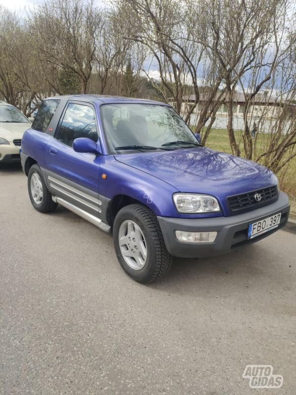 Blue Toyota RAV4 1998 in Vilnius, with an engine capacity of 2.00 L and mileage of 283 thousand km for 950 €, photo 1 on AUTOMOTO.COM.LV