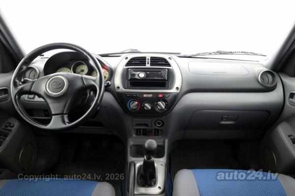 Toyota RAV4 2001 Tallina vietnē Zils Toyota RAV4 2001 Tallina, ar dzinēja tilpumu 2.00 L un nobraukumu 334 tūkst. km par 1999 €, foto 6 vietnē AUTOMOTO.COM.LV