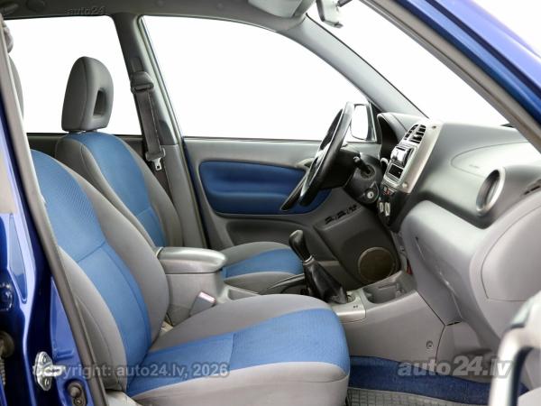 Toyota RAV4 2001 Tallina vietnē Zils Toyota RAV4 2001 Tallina, ar dzinēja tilpumu 2.00 L un nobraukumu 334 tūkst. km par 1999 €, foto 7 vietnē AUTOMOTO.COM.LV
