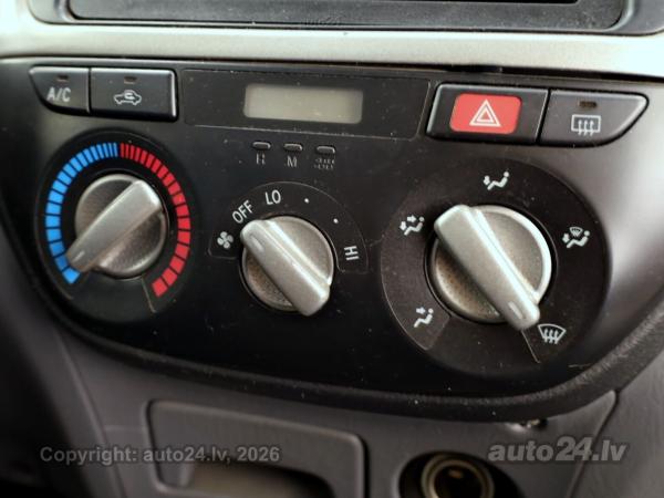 Toyota RAV4 2001 Tallina vietnē Zils Toyota RAV4 2001 Tallina, ar dzinēja tilpumu 2.00 L un nobraukumu 334 tūkst. km par 1999 €, foto 9 vietnē AUTOMOTO.COM.LV
