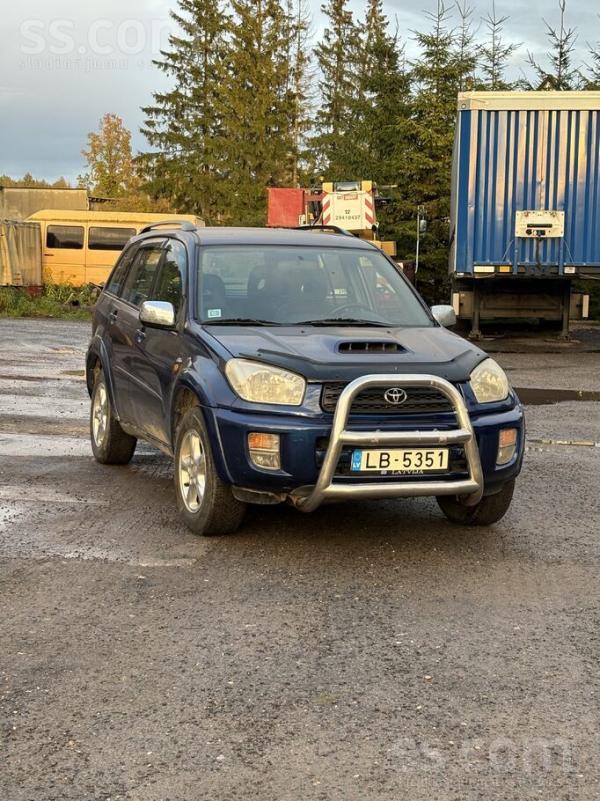 Blue Toyota RAV4 2002 in Jelgava, with an engine capacity of 2.00 L and mileage of 350 thousand km for 2300 €, photo 1 on AUTOMOTO.COM.LV