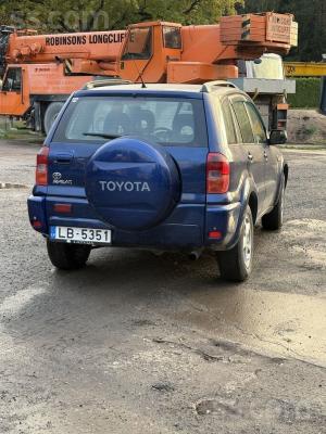 Zils Toyota RAV4 2002 Jelgava, ar dzinēja tilpumu 2.00 L un nobraukumu 350 tūkst. km par 2300 €, foto 2 vietnē AUTOMOTO.COM.LV