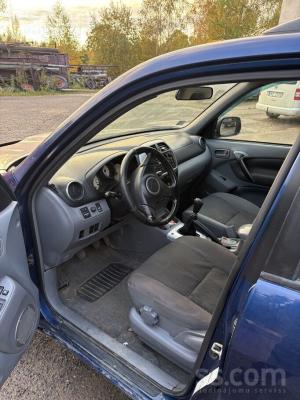 Zils Toyota RAV4 2002 Jelgava, ar dzinēja tilpumu 2.00 L un nobraukumu 350 tūkst. km par 2300 €, foto 4 vietnē AUTOMOTO.COM.LV