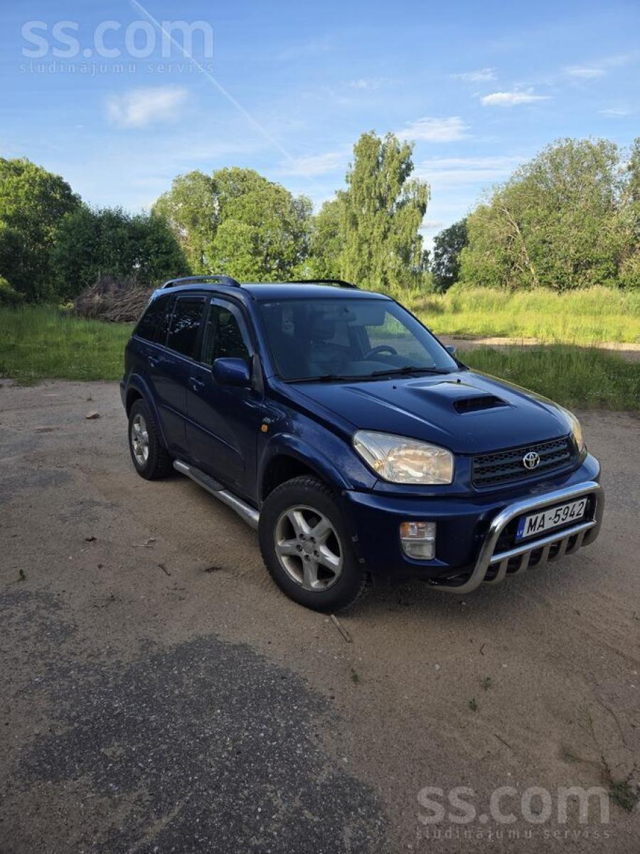 Zils Toyota RAV4 2002 Ludza, ar dzinēja tilpumu 2.00 L un nobraukumu 379 tūkst. km par 2000 €, foto 1 vietnē AUTOMOTO.COM.LV