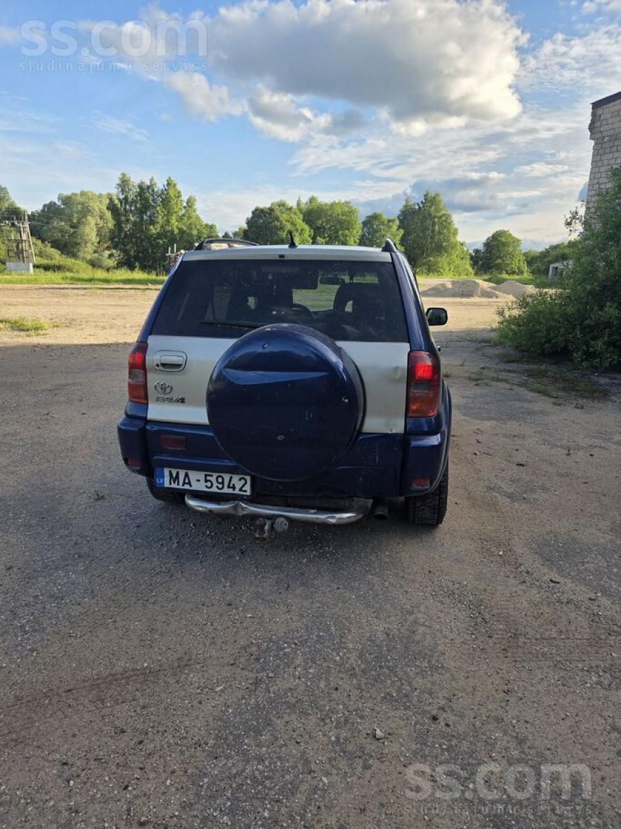 Zils Toyota RAV4 2002 Ludza, ar dzinēja tilpumu 2.00 L un nobraukumu 379 tūkst. km par 2000 €, foto 4 vietnē AUTOMOTO.COM.LV
