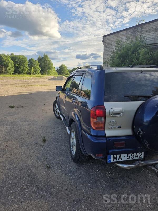 Zils Toyota RAV4 2002 Ludza, ar dzinēja tilpumu 2.00 L un nobraukumu 379 tūkst. km par 2000 €, foto 4 vietnē AUTOMOTO.COM.LV