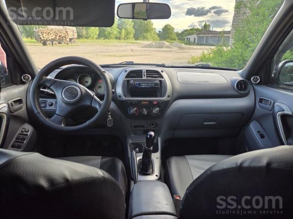 Zils Toyota RAV4 2002 Ludza, ar dzinēja tilpumu 2.00 L un nobraukumu 379 tūkst. km par 2000 €, foto 6 vietnē AUTOMOTO.COM.LV