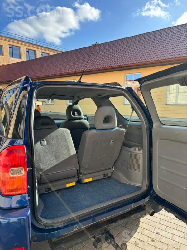 Blue Toyota RAV4 2002 in Kuldiga, with an engine capacity of 2.00 L and mileage of 120 thousand km for 2450 €, photo 4 on AUTOMOTO.COM.LV