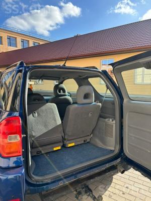 Blue Toyota RAV4 2002 in Kuldiga, with an engine capacity of 2.00 L and mileage of 120 thousand km for 2450 €, photo 4 on AUTOMOTO.COM.LV