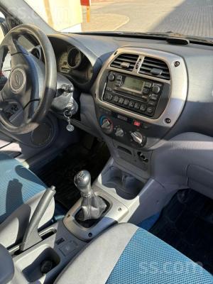 Blue Toyota RAV4 2002 in Kuldiga, with an engine capacity of 2.00 L and mileage of 120 thousand km for 2450 €, photo 5 on AUTOMOTO.COM.LV