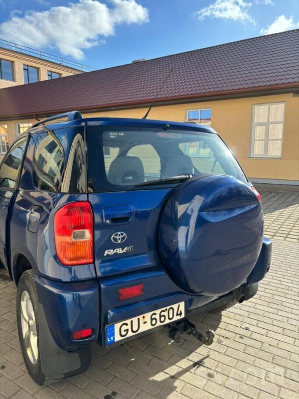 Blue Toyota RAV4 2002 in Kuldiga, with an engine capacity of 2.00 L and mileage of 120 thousand km for 2450 €, photo 6 on AUTOMOTO.COM.LV
