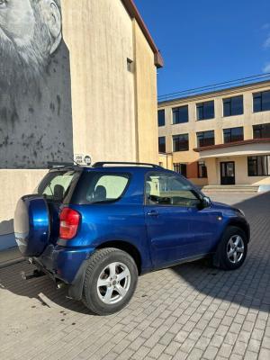 Blue Toyota RAV4 2002 in Kuldiga, with an engine capacity of 2.00 L and mileage of 120 thousand km for 2450 €, photo 9 on AUTOMOTO.COM.LV