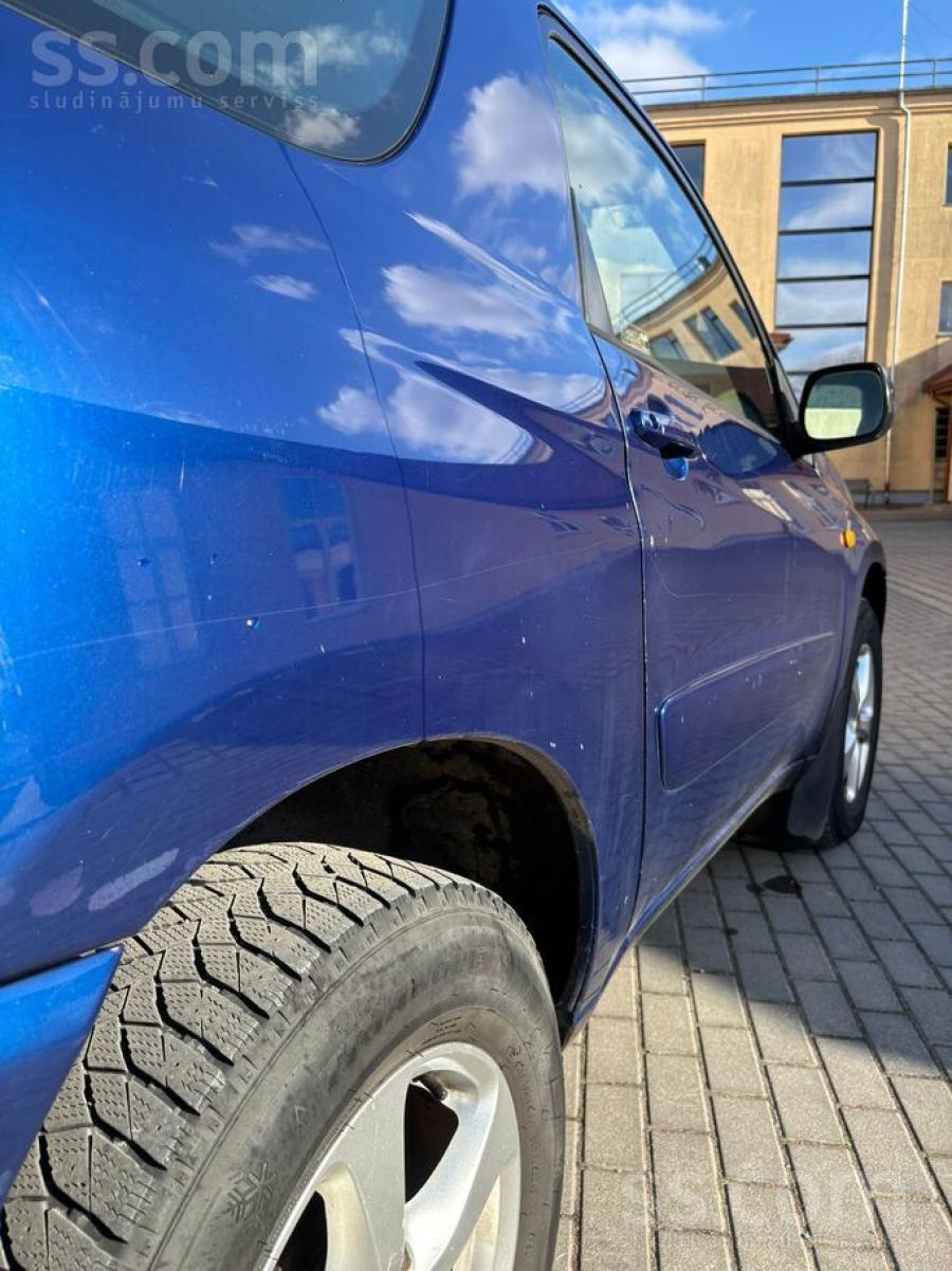 Blue Toyota RAV4 2002 in Kuldiga, with an engine capacity of 2.00 L and mileage of 120 thousand km for 2450 €, photo 10 on AUTOMOTO.COM.LV