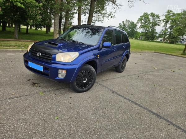 Zils Toyota RAV4 2003 Vilkaviškis, ar dzinēja tilpumu 2.00 L un nobraukumu 311 tūkst. km par 2200 €, foto 2 vietnē AUTOMOTO.COM.LV