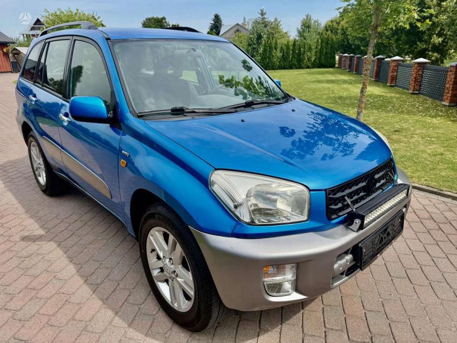 Blue Toyota RAV4 2003 in Radviliskis, with an engine capacity of 2.00 L and mileage of 218 thousand km for 3750 €, photo 1 on AUTOMOTO.COM.LV