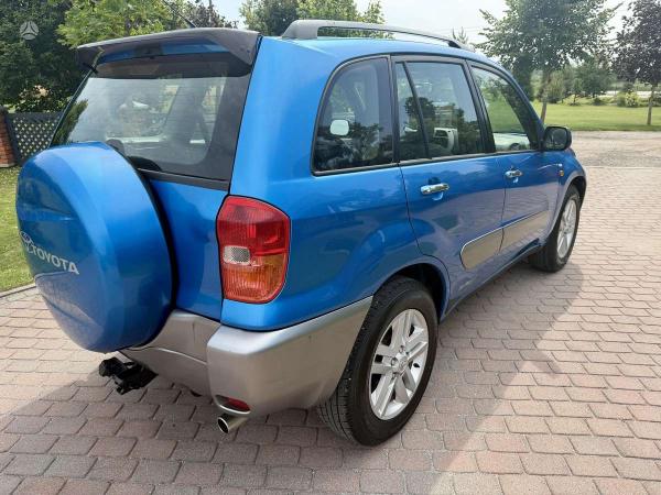 Zils Toyota RAV4 2003 Radviliškis, ar dzinēja tilpumu 2.00 L un nobraukumu 218 tūkst. km par 3750 €, foto 2 vietnē AUTOMOTO.COM.LV