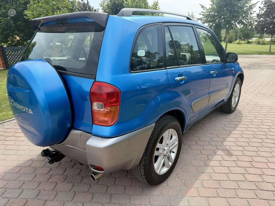 Blue Toyota RAV4 2003 in Radviliskis, with an engine capacity of 2.00 L and mileage of 218 thousand km for 3750 €, photo 3 on AUTOMOTO.COM.LV