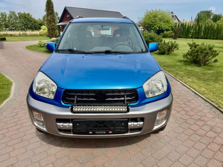Blue Toyota RAV4 2003 in Radviliskis, with an engine capacity of 2.00 L and mileage of 218 thousand km for 3750 €, photo 5 on AUTOMOTO.COM.LV