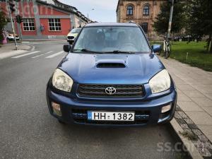 Zils Toyota RAV4 2003 Rīga, ar dzinēja tilpumu 2.00 L un nobraukumu 290 tūkst. km par 600 €, foto 4 vietnē AUTOMOTO.COM.LV