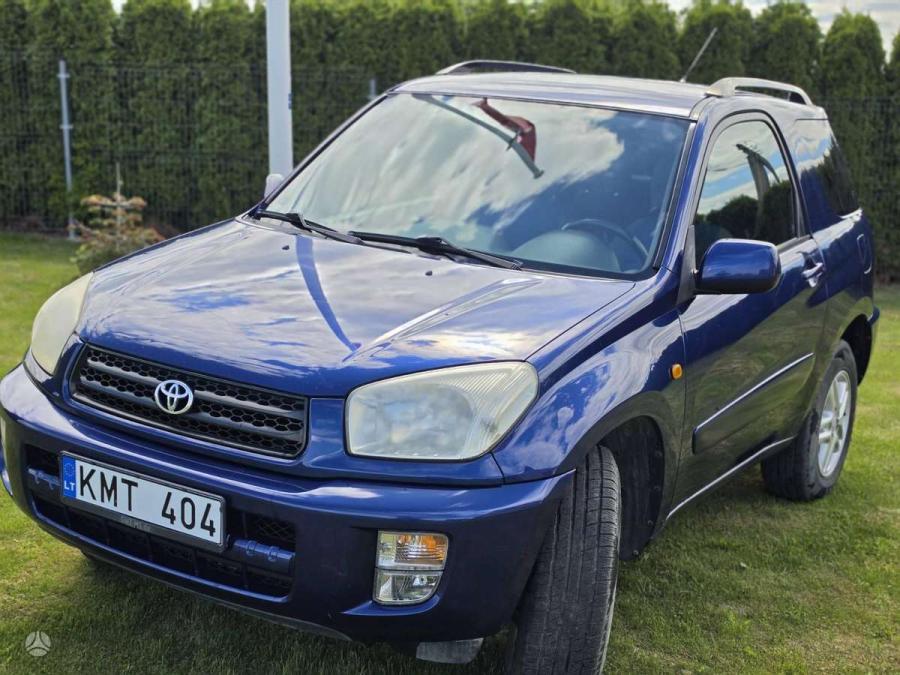 Blue Toyota RAV4 2003 in Kazlu Ruda, with an engine capacity of 1.80 L and mileage of 260 thousand km for 1500 €, photo 3 on AUTOMOTO.COM.LV