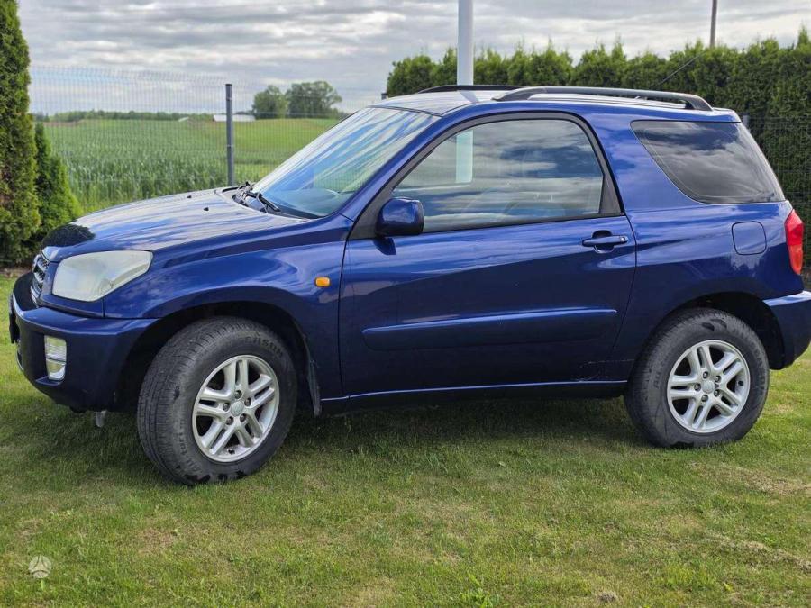 Blue Toyota RAV4 2003 in Kazlu Ruda, with an engine capacity of 1.80 L and mileage of 260 thousand km for 1500 €, photo 7 on AUTOMOTO.COM.LV