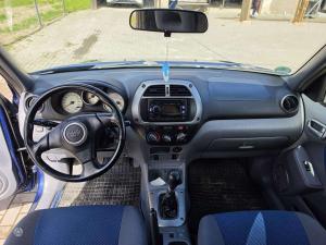 Blue Toyota RAV4 2003 in Kazlu Ruda, with an engine capacity of 1.80 L and mileage of 260 thousand km for 1500 €, photo 9 on AUTOMOTO.COM.LV