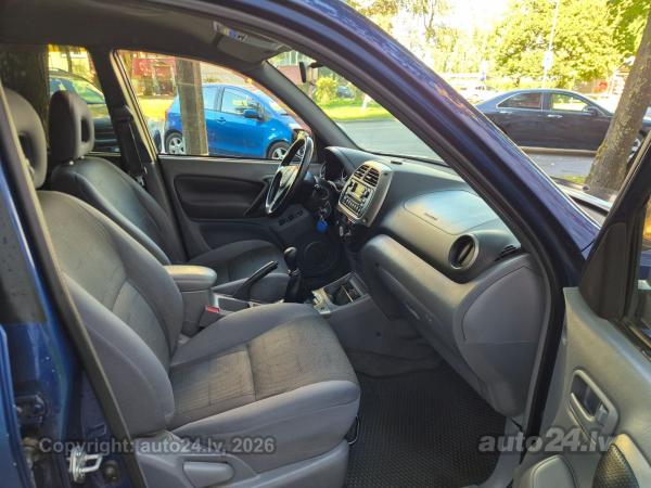 Тойота РАВ 4 2003 в Таллин на AUTOMOTO.COM.LV Синий Тойота РАВ 4 2003 в Таллин, объемом двигателя 2.00 л и пробегом 215 тыс. км за 2499 €, фото 9 на AUTOMOTO.COM.LV