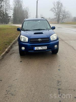 Blue Toyota RAV4 2003 in Balvi, with an engine capacity of 2.00 L and mileage of 267 thousand km for 1850 €, photo 1 on AUTOMOTO.COM.LV