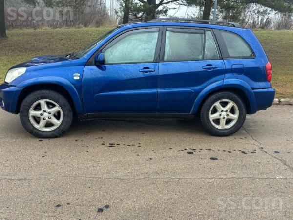 Zils Toyota RAV4 2003 Balvi, ar dzinēja tilpumu 2.00 L un nobraukumu 267 tūkst. km par 1850 €, foto 3 vietnē AUTOMOTO.COM.LV