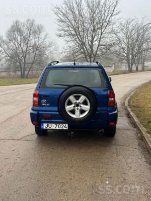 Blue Toyota RAV4 2003 in Balvi, with an engine capacity of 2.00 L and mileage of 267 thousand km for 1850 €, photo 5 on AUTOMOTO.COM.LV
