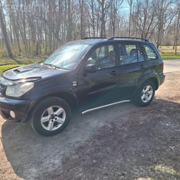 Zils Toyota RAV4 2004 Rīga, ar dzinēja tilpumu 2.00 L un nobraukumu 276 tūkst. km par 2250 €, foto 1 vietnē AUTOMOTO.COM.LV